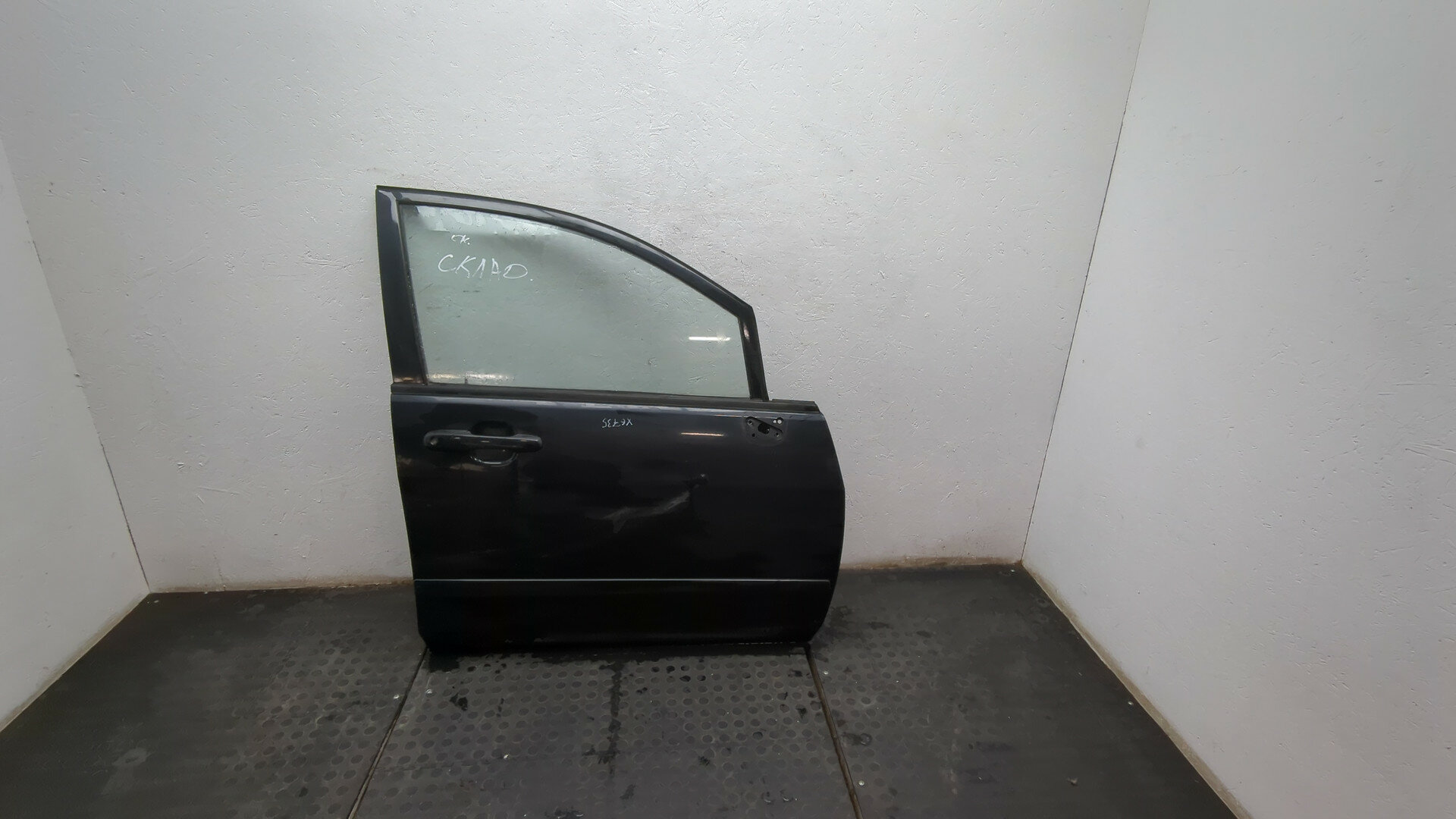 Дверь боковая (легковая) правая передняя Suzuki Liana Б/У