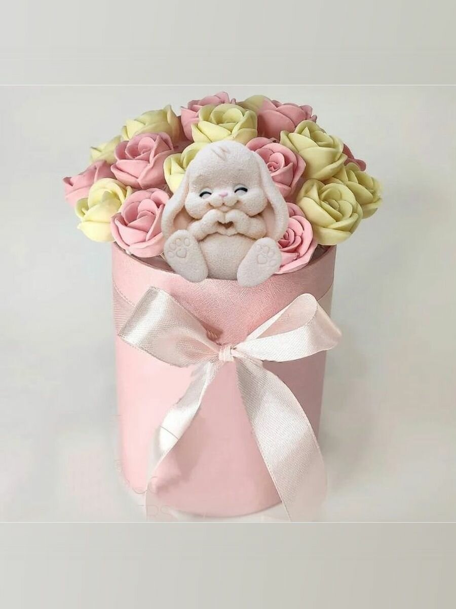 ShokoTrendy Сладкий букет из конфет Зайка шоколадные розы в коробке