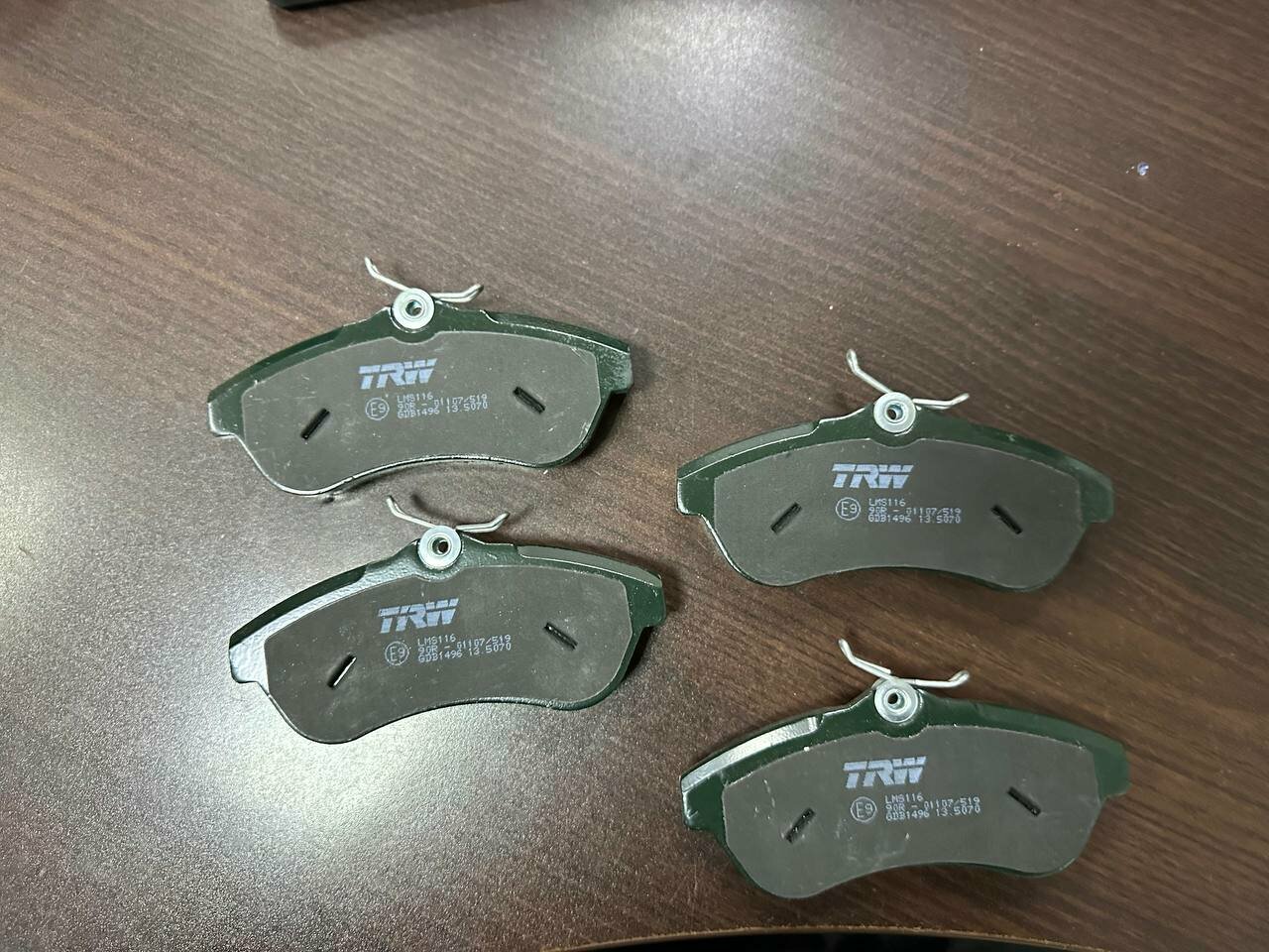 Дисковые тормозные колодки передние TRW GDB1496 для Citroen C2, Citroen C3 Pluriel, Citroen C3 (4 шт.)