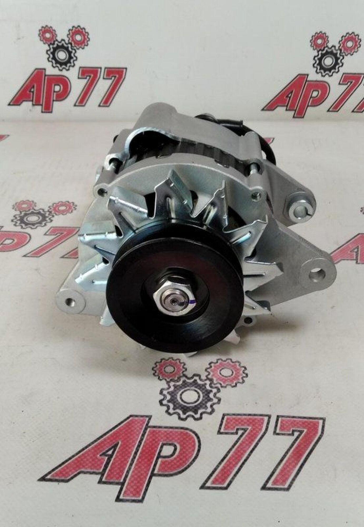 Генератор Isuzu 4BC1 24V 45A 1 руч. вакумник сзади 8970237331