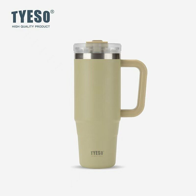Термос TYESO Ice King большой емкости оснащен ручкой и трубочкой, что делает его идеальным для использования в автомобиле или других ситуациях. Он изготовлен из нержавеющей стали.