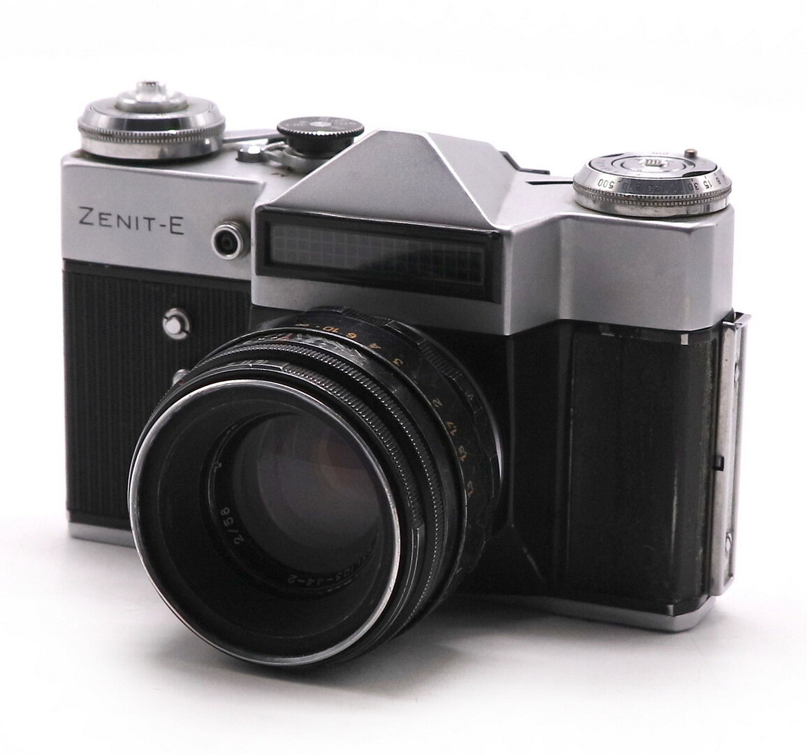 Фотоаппарат пленочный Зенит Е + Гелиос-44-2