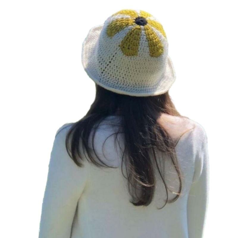 Цветной вязаный пляжный котелок, бело - желтый цветок