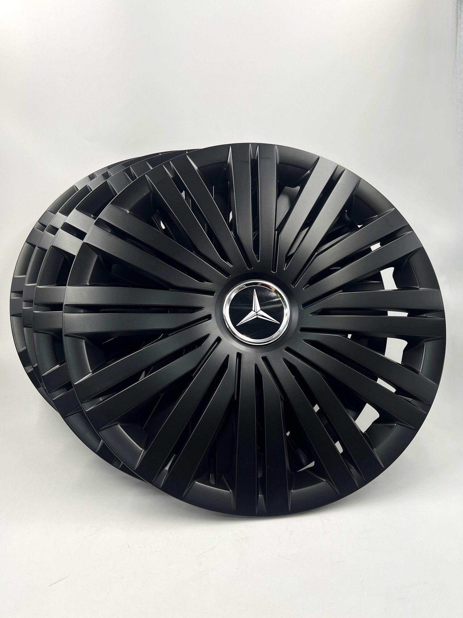 Колпаки на колеса гибкие для Mercedes черные с эмблемой R17 4 шт