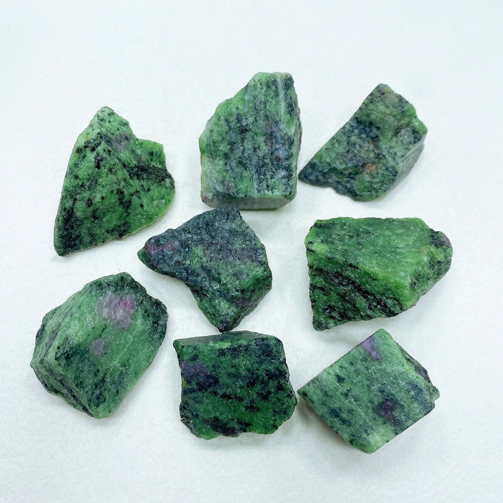 Необработанный кристалльный камень Изумрудный, 490-510g, Ruby With Zoisite