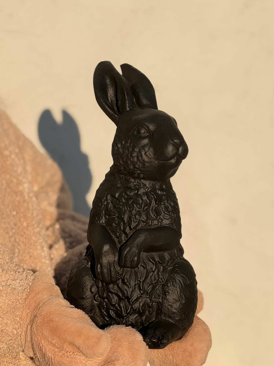 Статуэтка Кролик чёрный 34 см