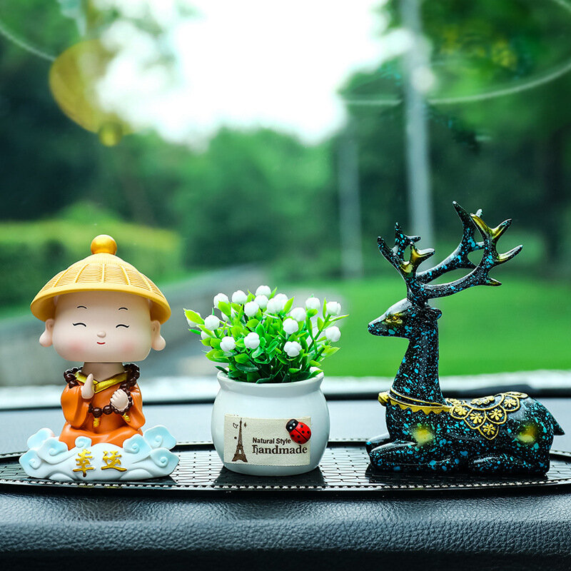 Автомобильные украшения с элитным дизайном, креативные фигурки монахов и оленей-талисманов для автомобиля, полная коллекция новых высококлассных автомобильных аксессуаров.