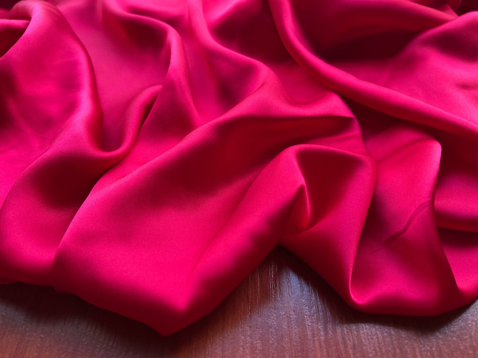 Натуральный шелк Атлас (красный). Ширина 114см. Атласная плотная шёлковая ткань, 100% натуральный шёлк