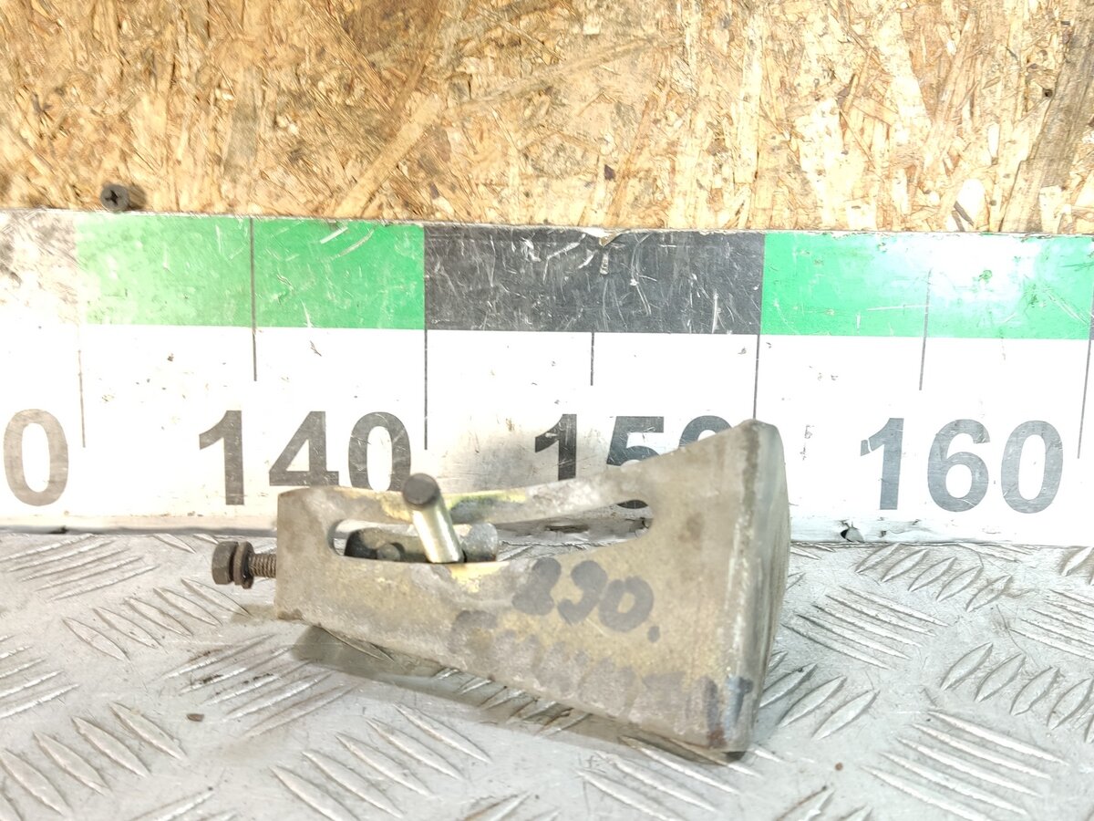 Кронштейн генератора VAZ 2110 21100370162400