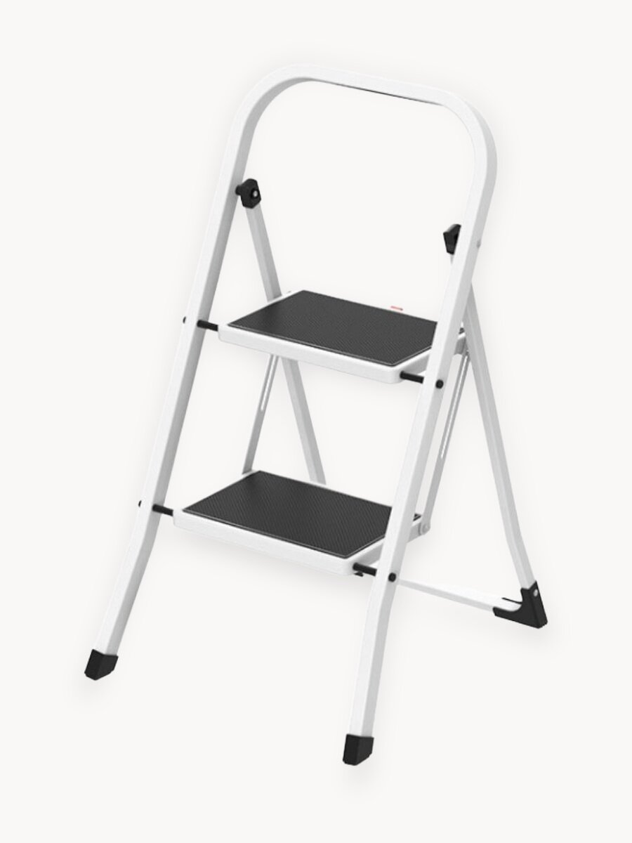 Стремянка бытовая , складная белого цвета из 2 ступеней