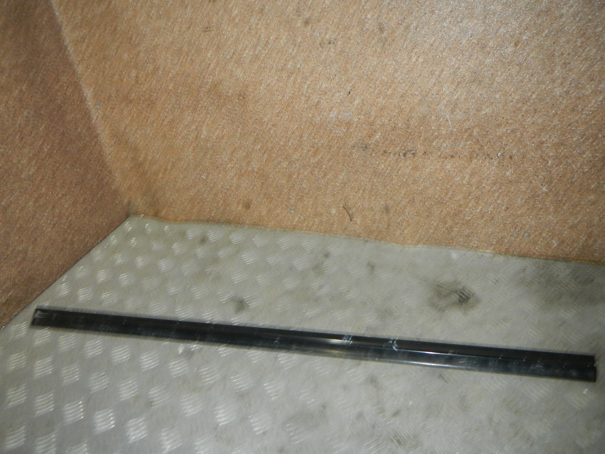 Б/У Молдинг двери передней левой, Hyundai (Хендэ)-ACCENT (00-12) HYUNDAI ACCENT (00-12) Сломано крепление,задиры. 602129...