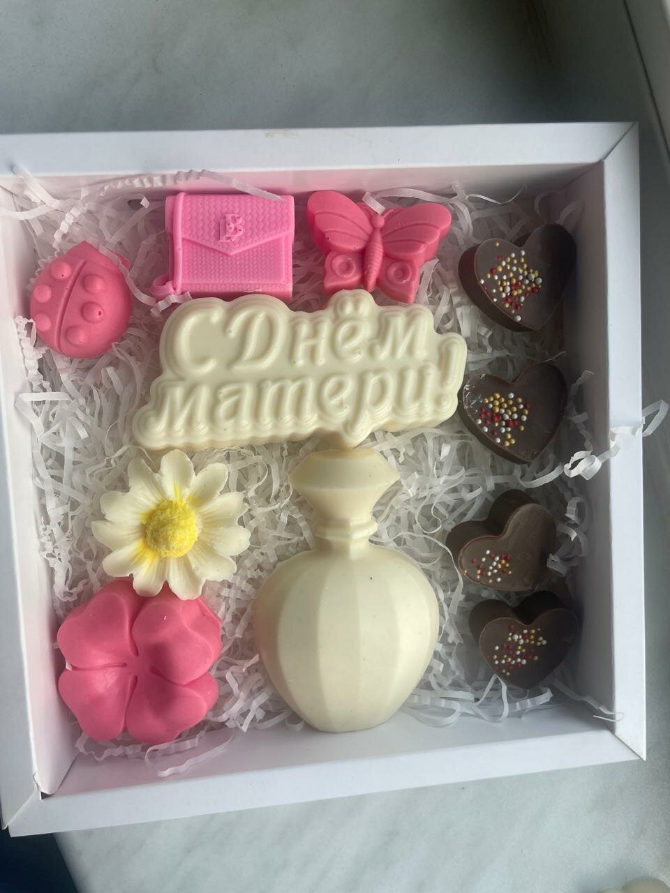 Конфеты шоколад в подарок С днем матери ShokoTrendy подарочный набор шоколадных конфет в коробке, 11 фигур