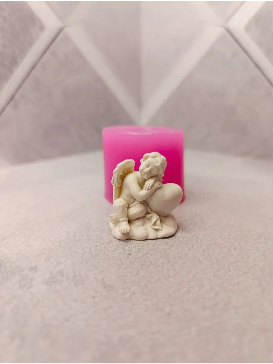 Молд силиконовый "Ангелок с сердечком". Высота готового изделия 3,5 см.