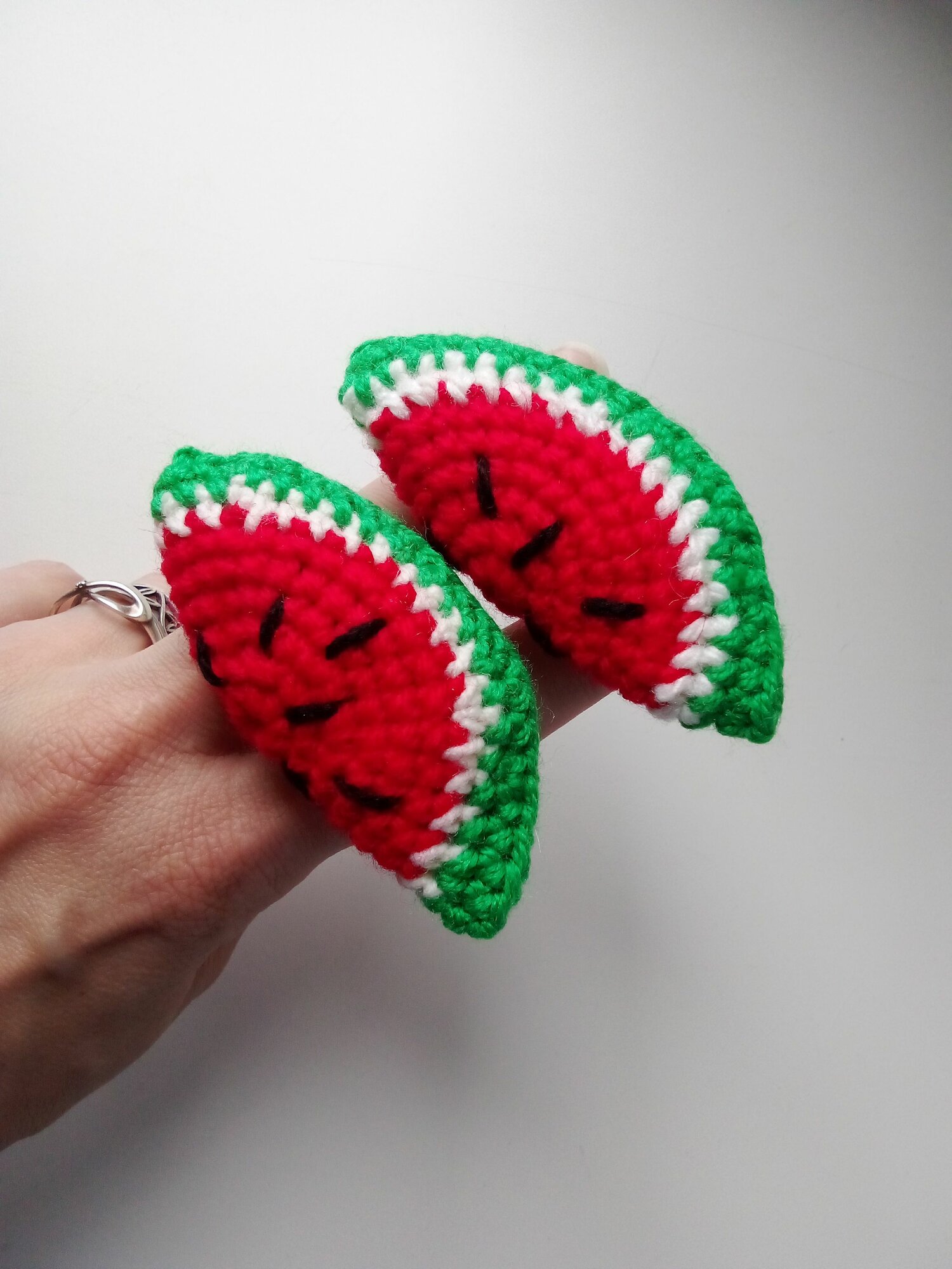 Комплект резинок для волос с вязаным декором Арбуз. Ручная работа. 7см