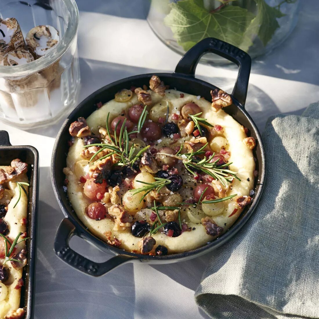 Сковорода чугунная Staub круглая, 20 см, с двумя ручками, черная