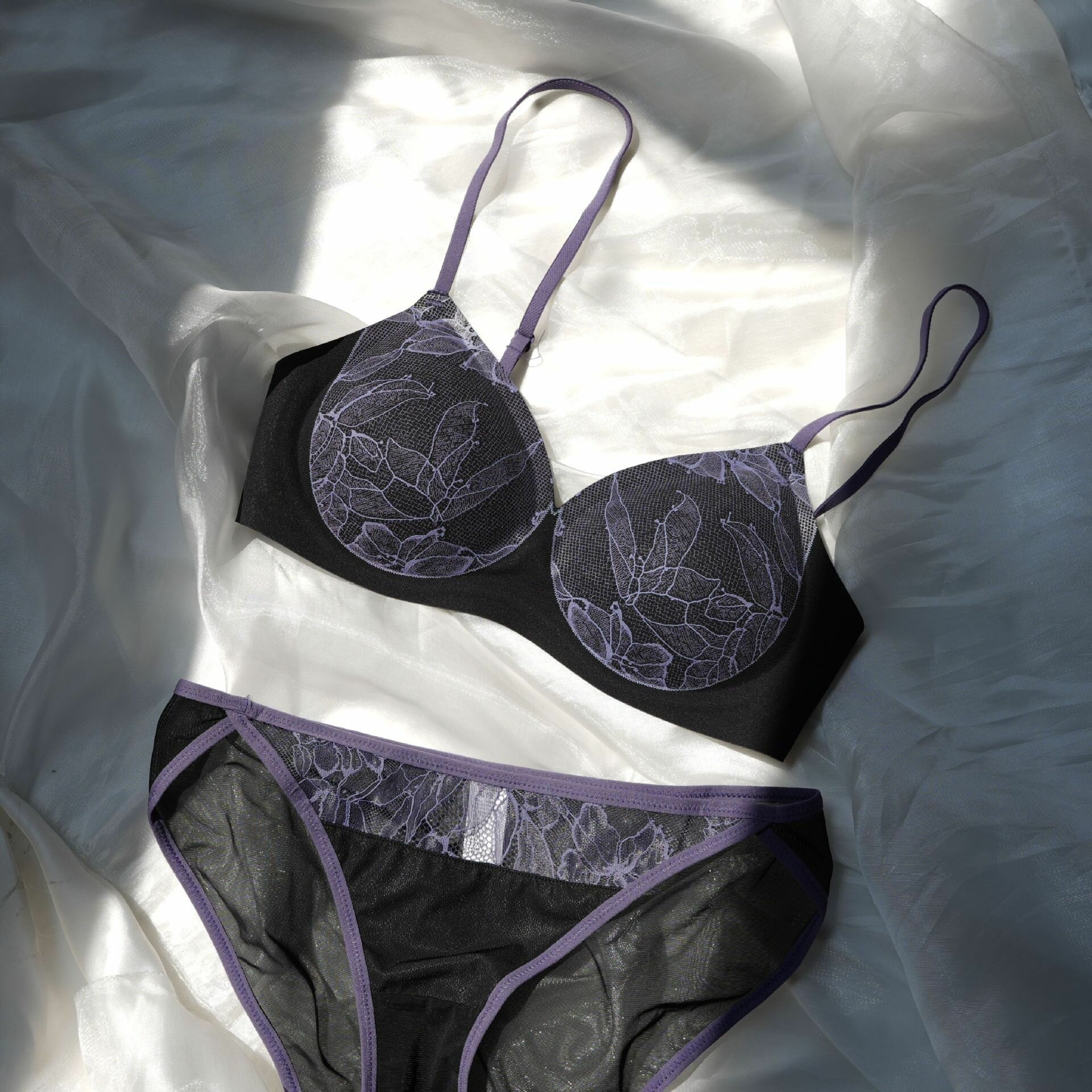 Бесшовное основание, невидимый женский бюстгальтер, без косточек, пуш-ап, дышащий, тонкий, тонкий бюстгальтер для небольшой груди. Фиолетово-черная цветовая гамма.