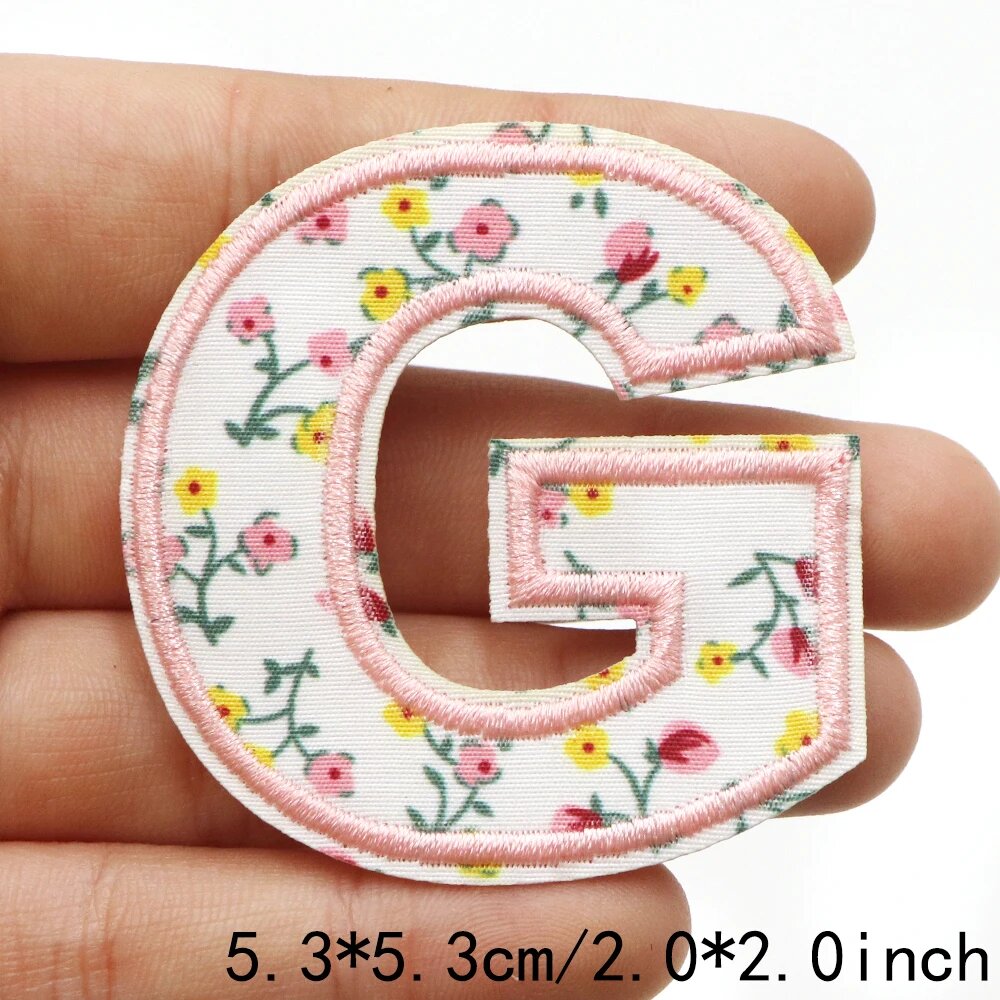 Вышитая буква алфавита G