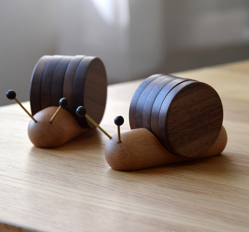 Подставка из 5 деревянных кружек в форме улиток с горячим чаем - идеальный подарок на новоселье