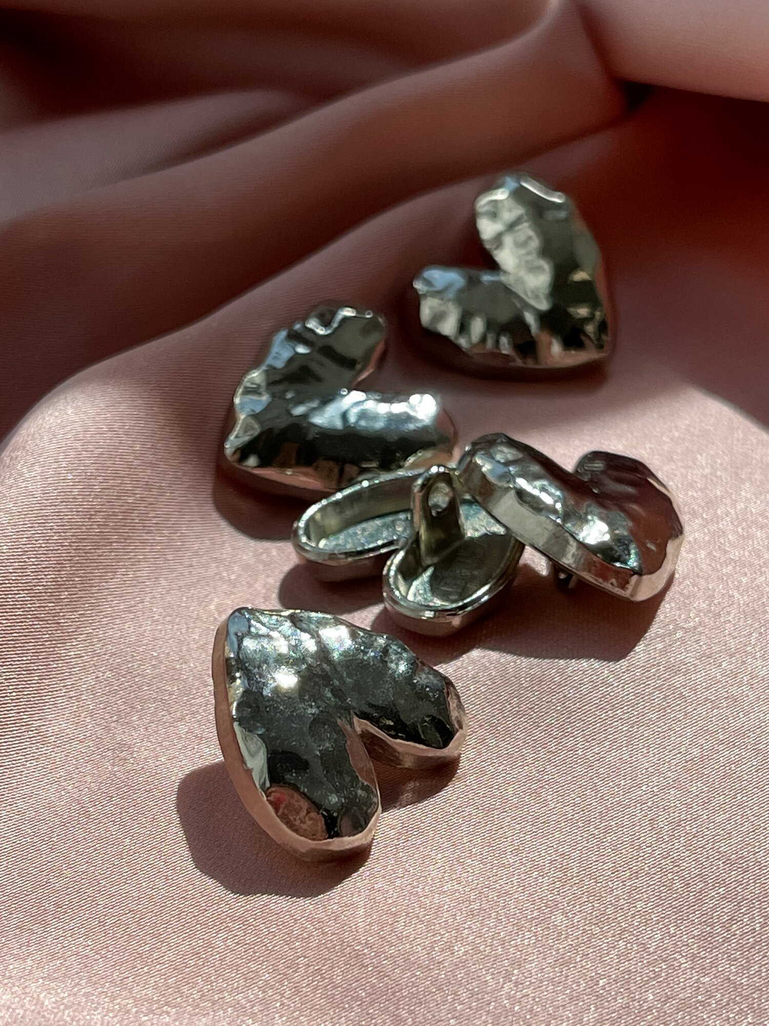 Пуговицы серебро в форме сердца 18 мм, 5 штук