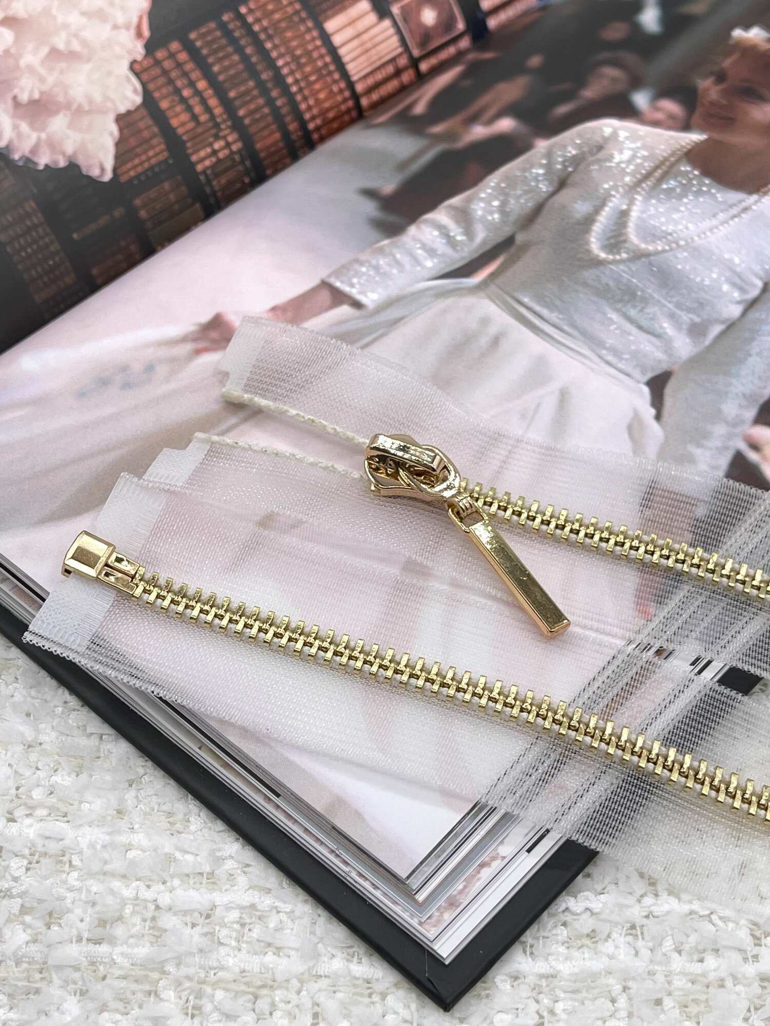 Молния на прозрачной сетке золотистая 50 см