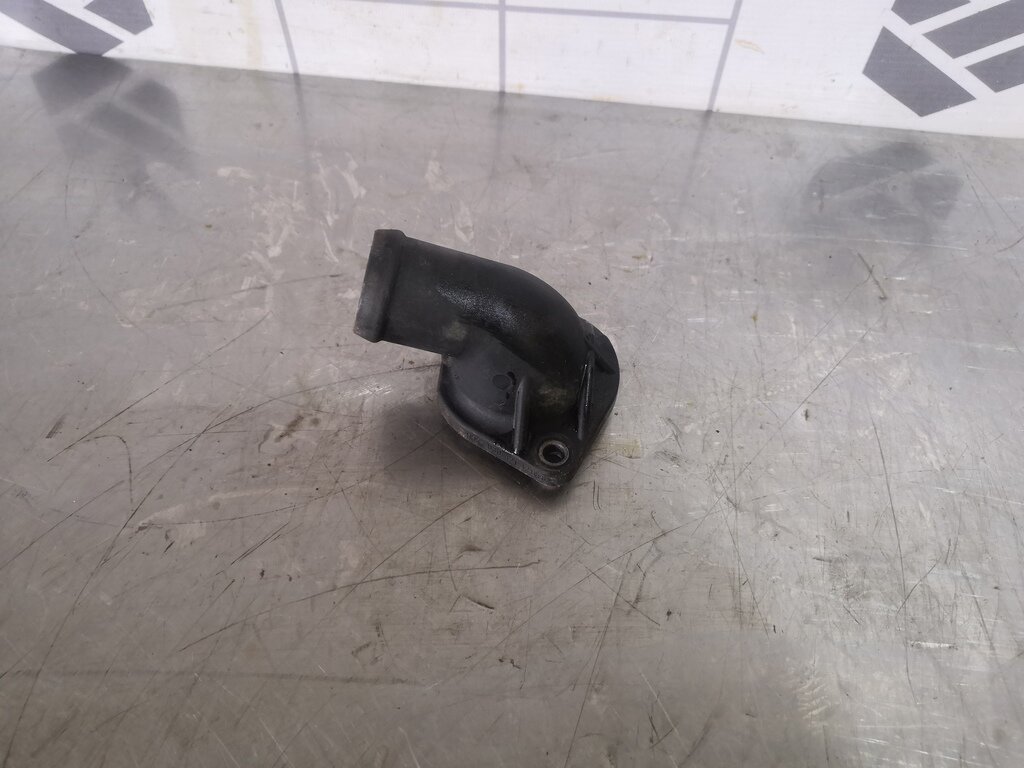 Фланец двигателя системы охлаждения VW Passat B5 96-00