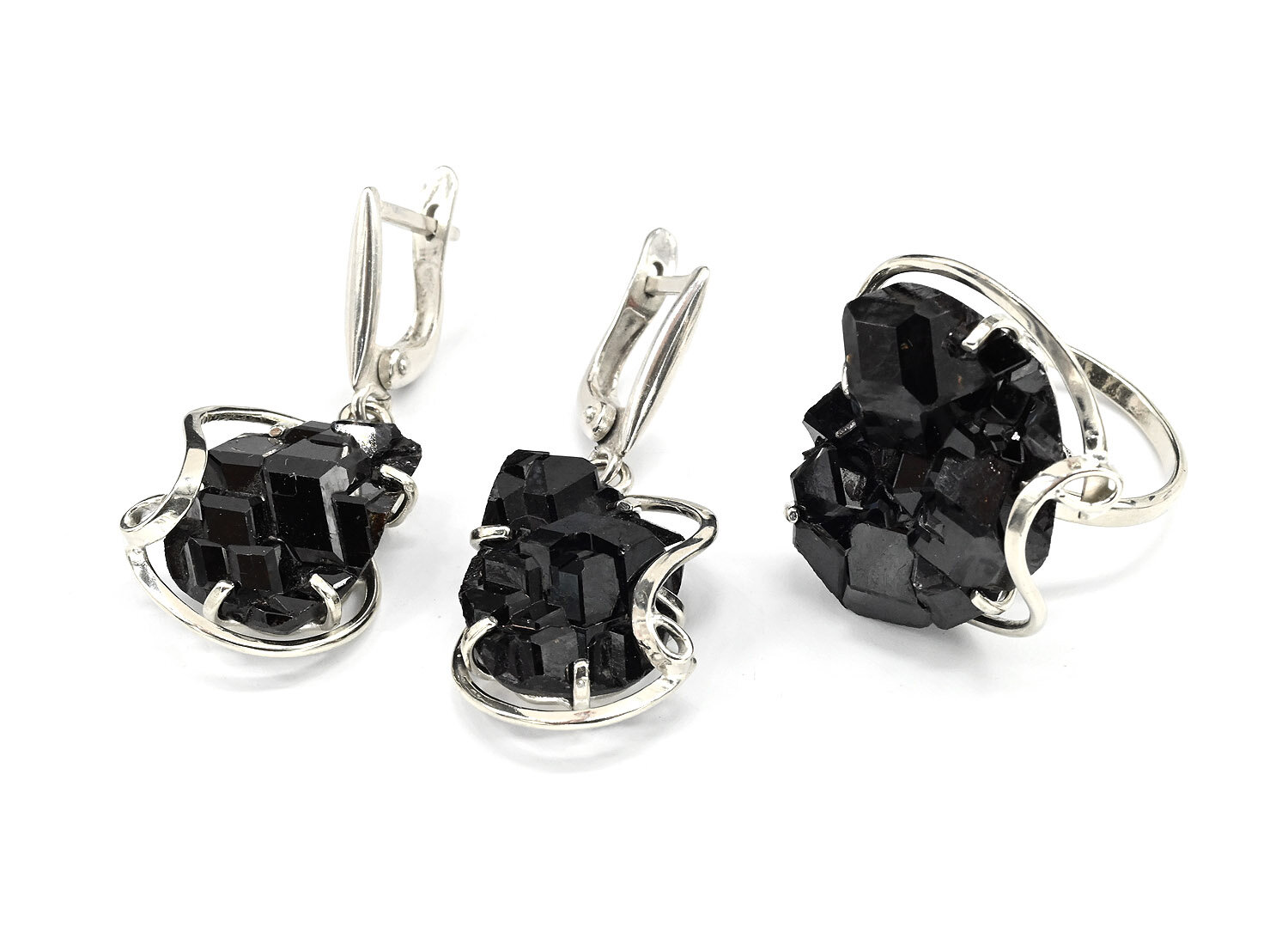 Комплект бижутерии: серьги, кольцо, гранат