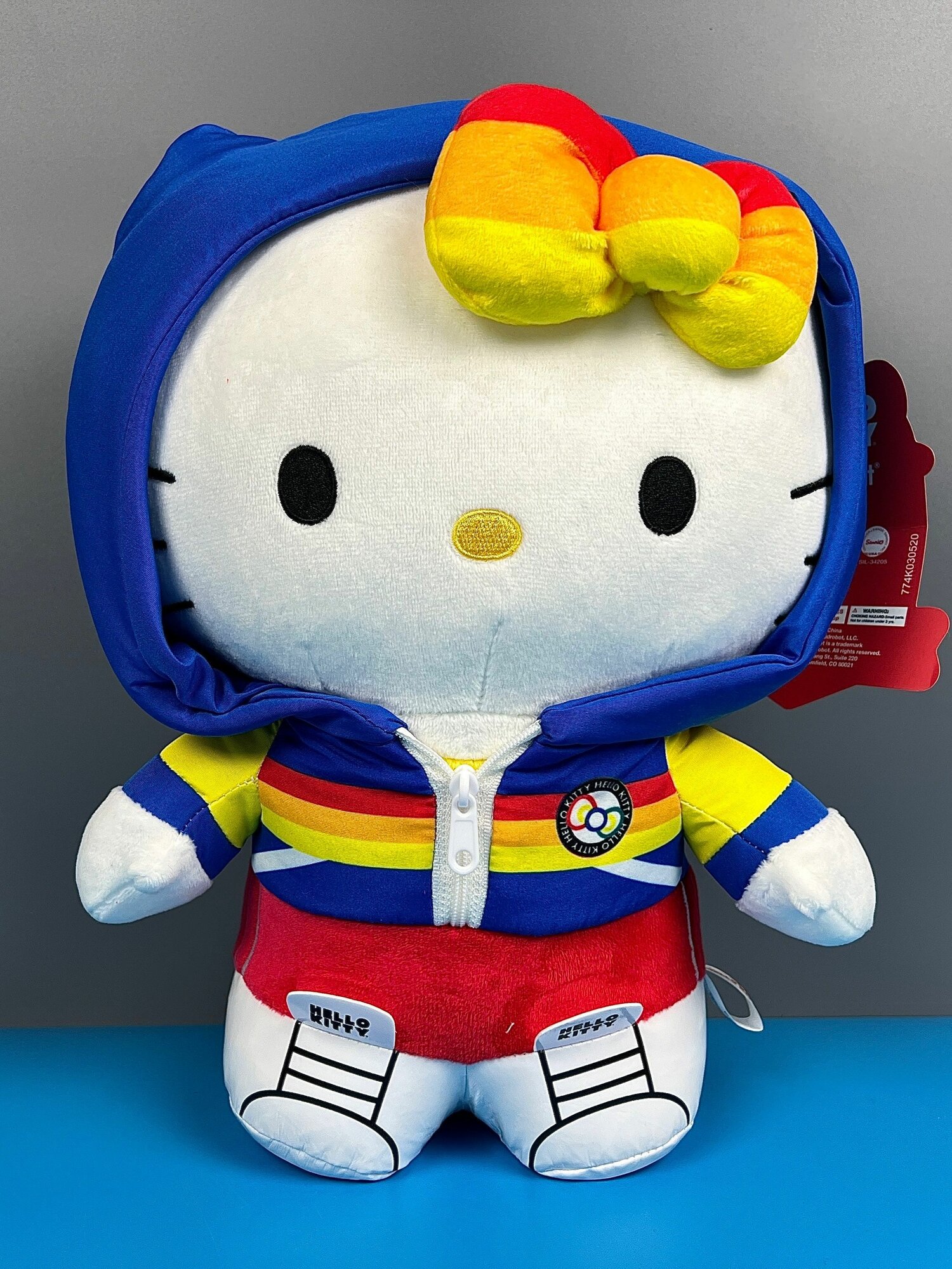 Мягкая фигурка Hello Kitty, Champion, Sports, Plush / Оригинал Kidrobot, Sanrio, 32 см. / Хеллоу Китти, Чемпион, Игрушка