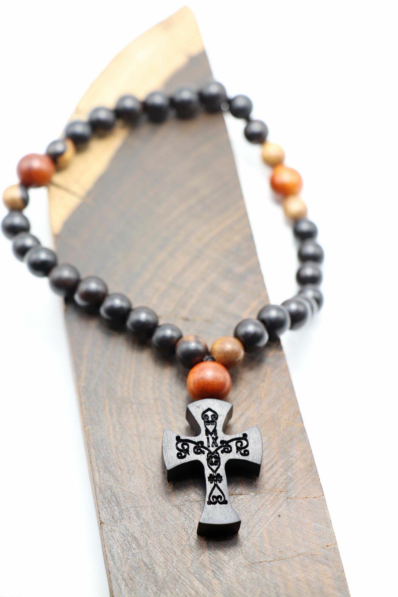 Четки эбеновые 33 бусин с маленьким крестом