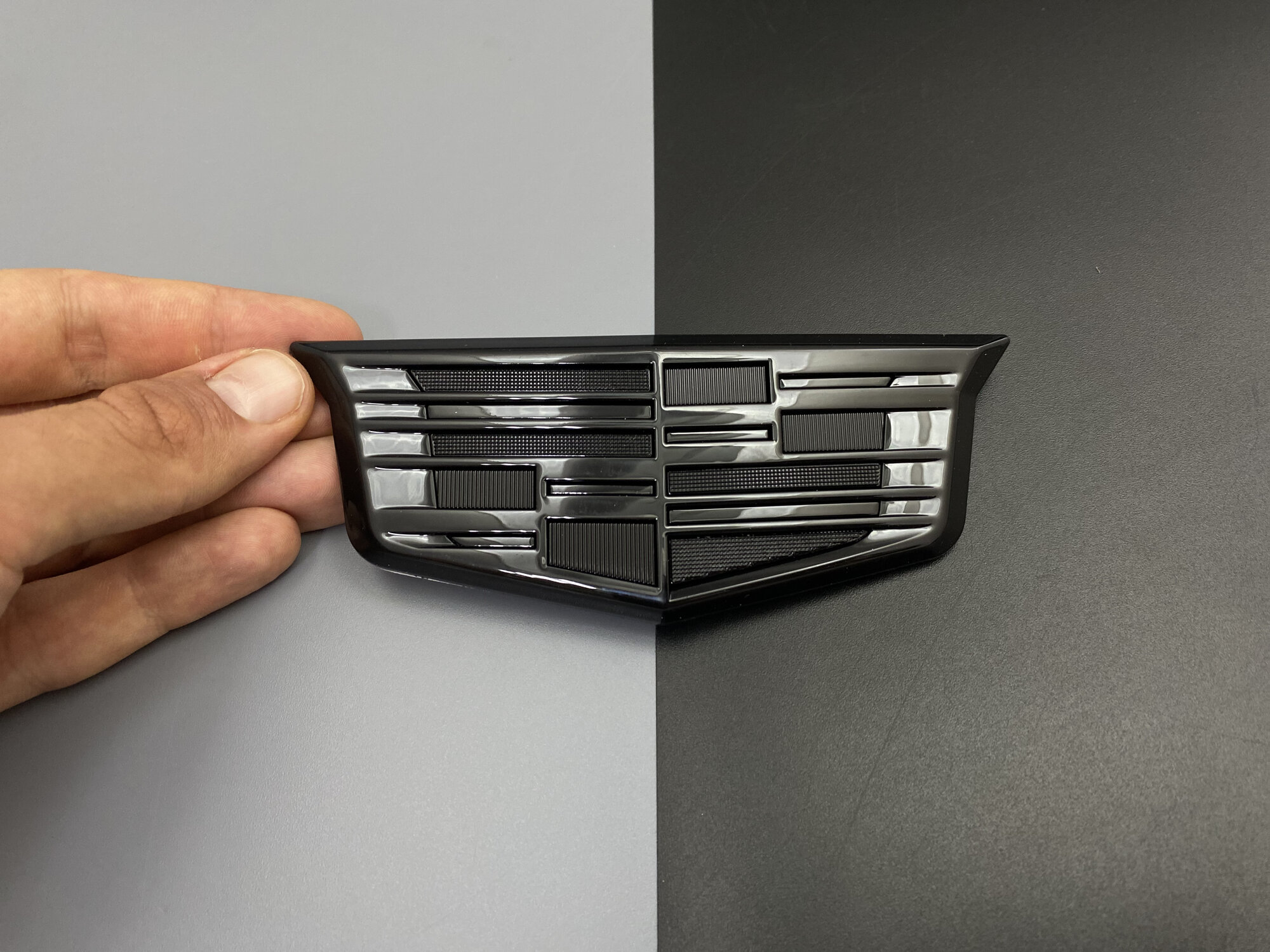 Эмблема Cadillac задняя 14,5 см черный значок кадиллак багажника