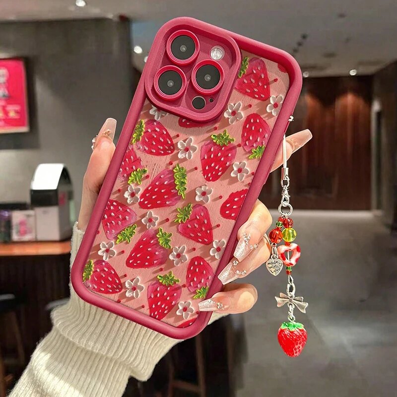 Силиконовый чехол клубника для iPhone 14
