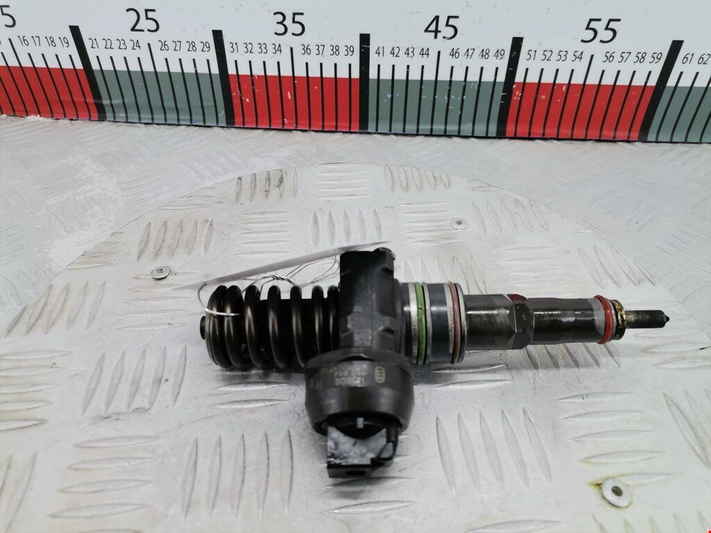 Форсунка дизельная электрическая Volkswagen Golf 4 038130073AG арт. 1768862