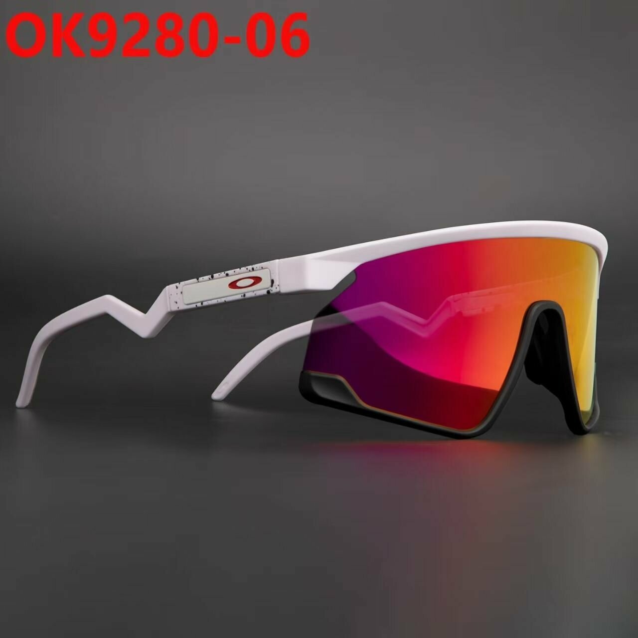 Солнцезащитные очки Oakley