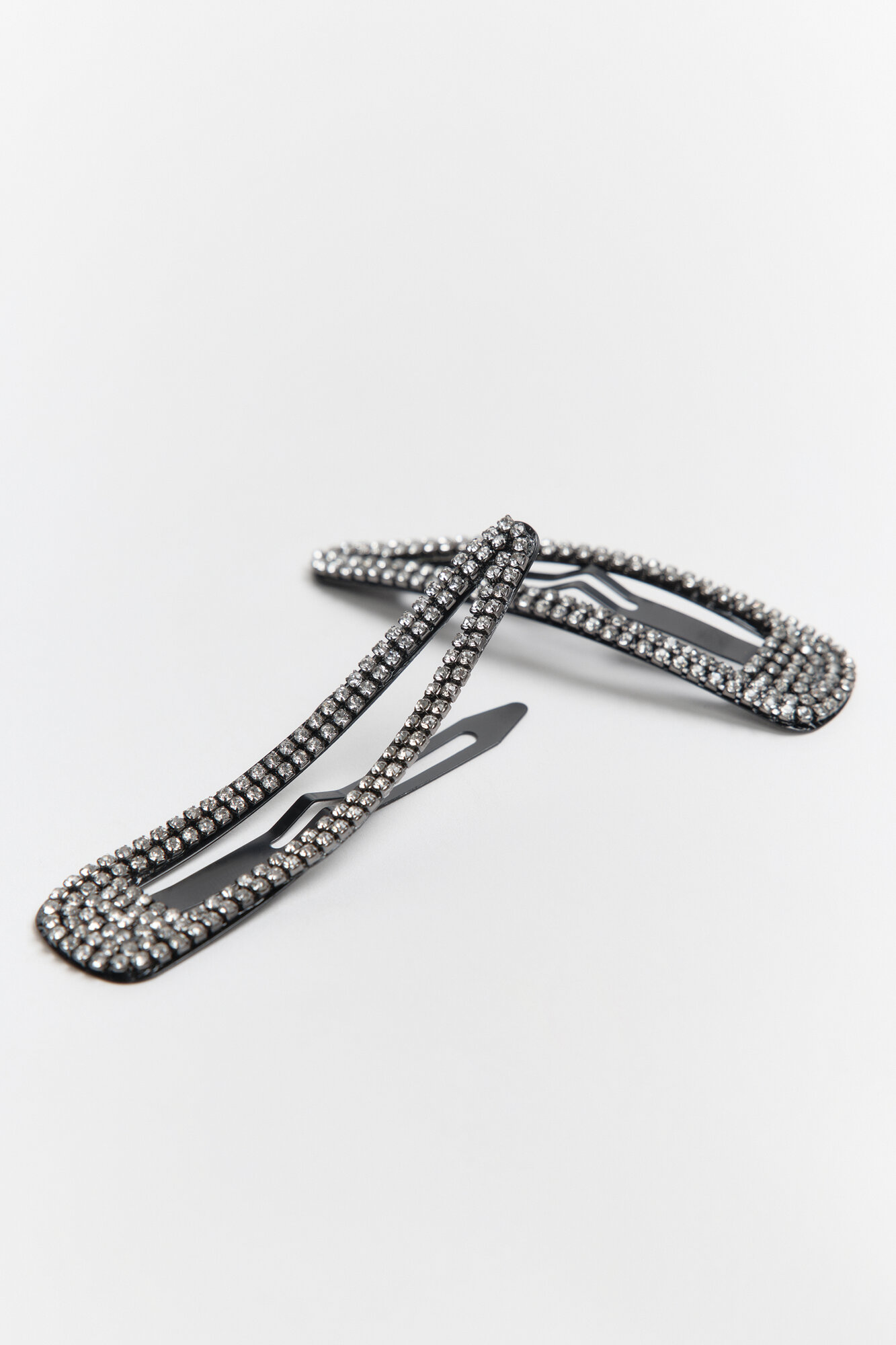 Набор заколок Befree BF2545361004-1, клик-клак, стразы, белый