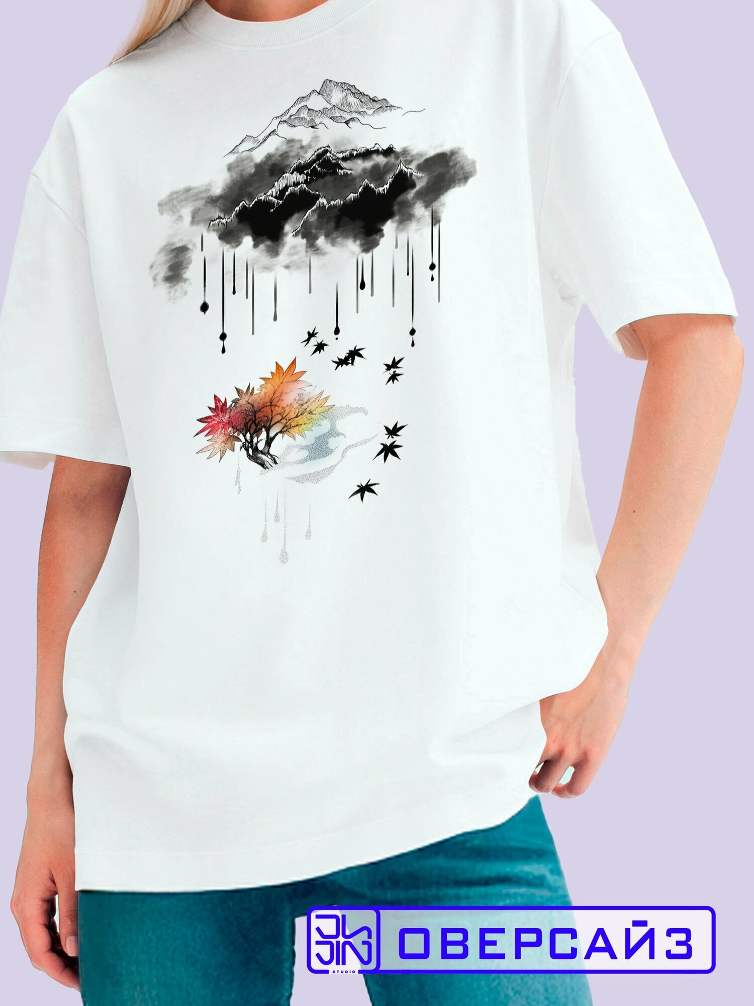 Футболка оверсайз женская с принтом Абстрактные черно-белые горы с облаками и графитовым деревом с яркими листьями, белый хлопковый трикотаж с прикольным рисунком на груди