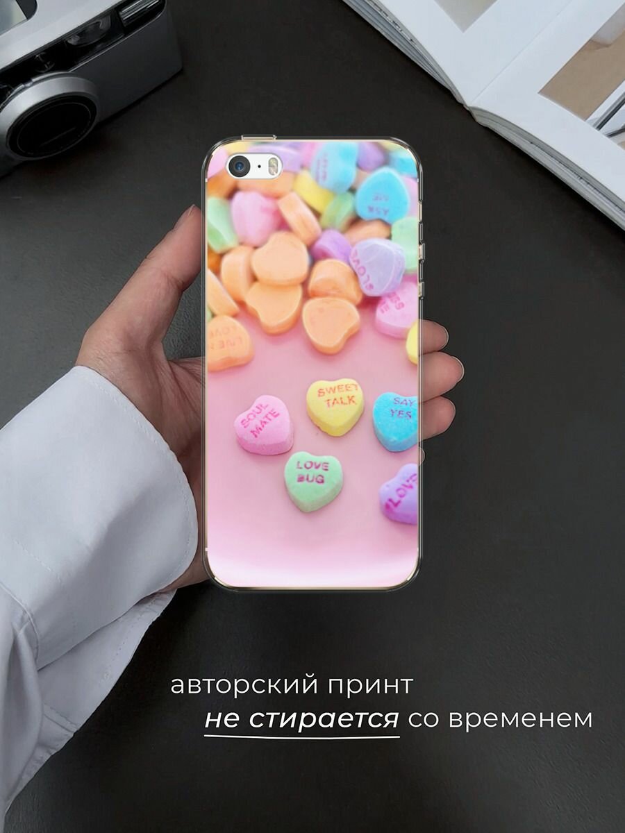 Чехол на Apple iPhone 5/5S/SE / Айфон 5/5S/SE с принтом "Конфетки сердечки 2" — фото 1