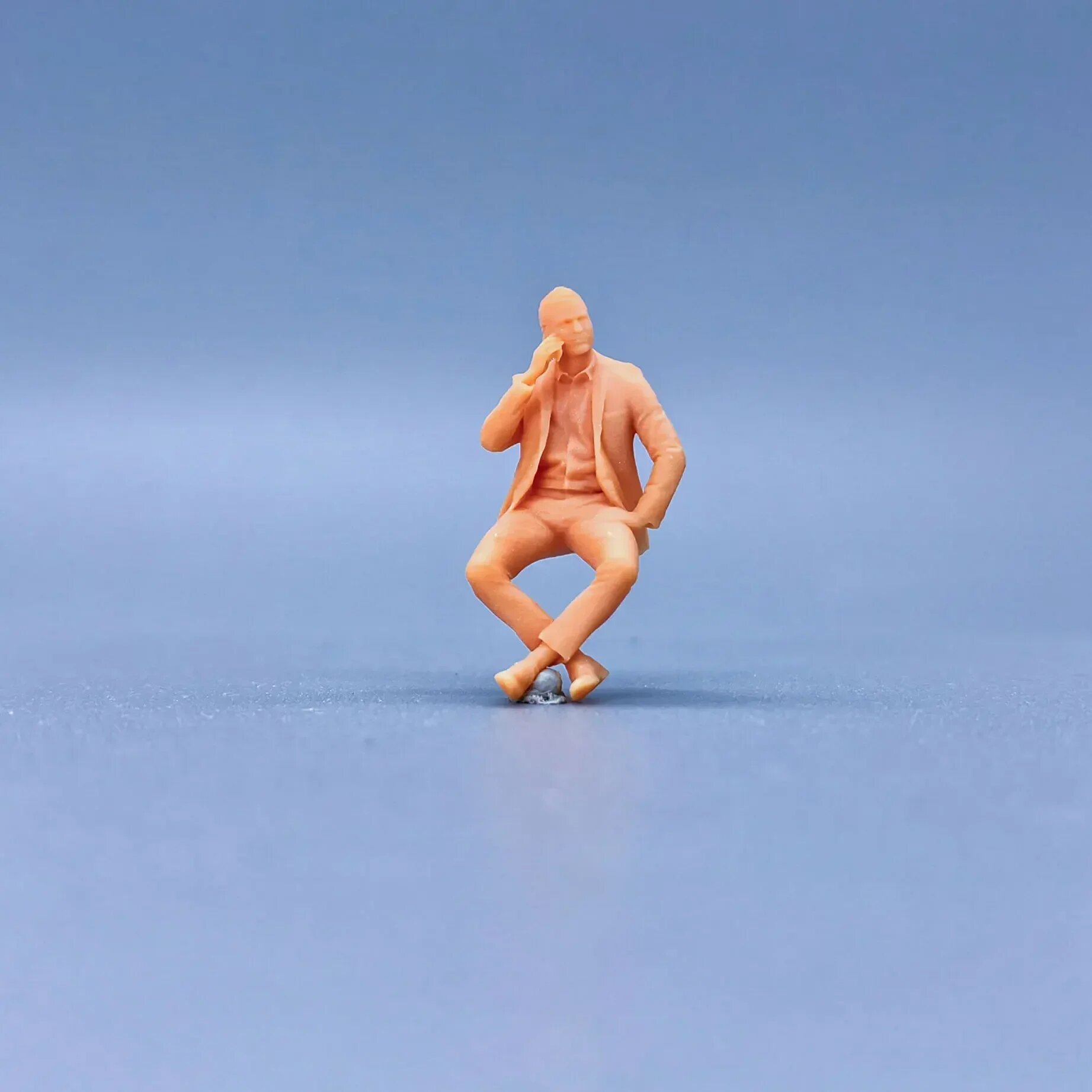 Фигурка 1/64 Сидящий Человек, EHCMODEL, 1L