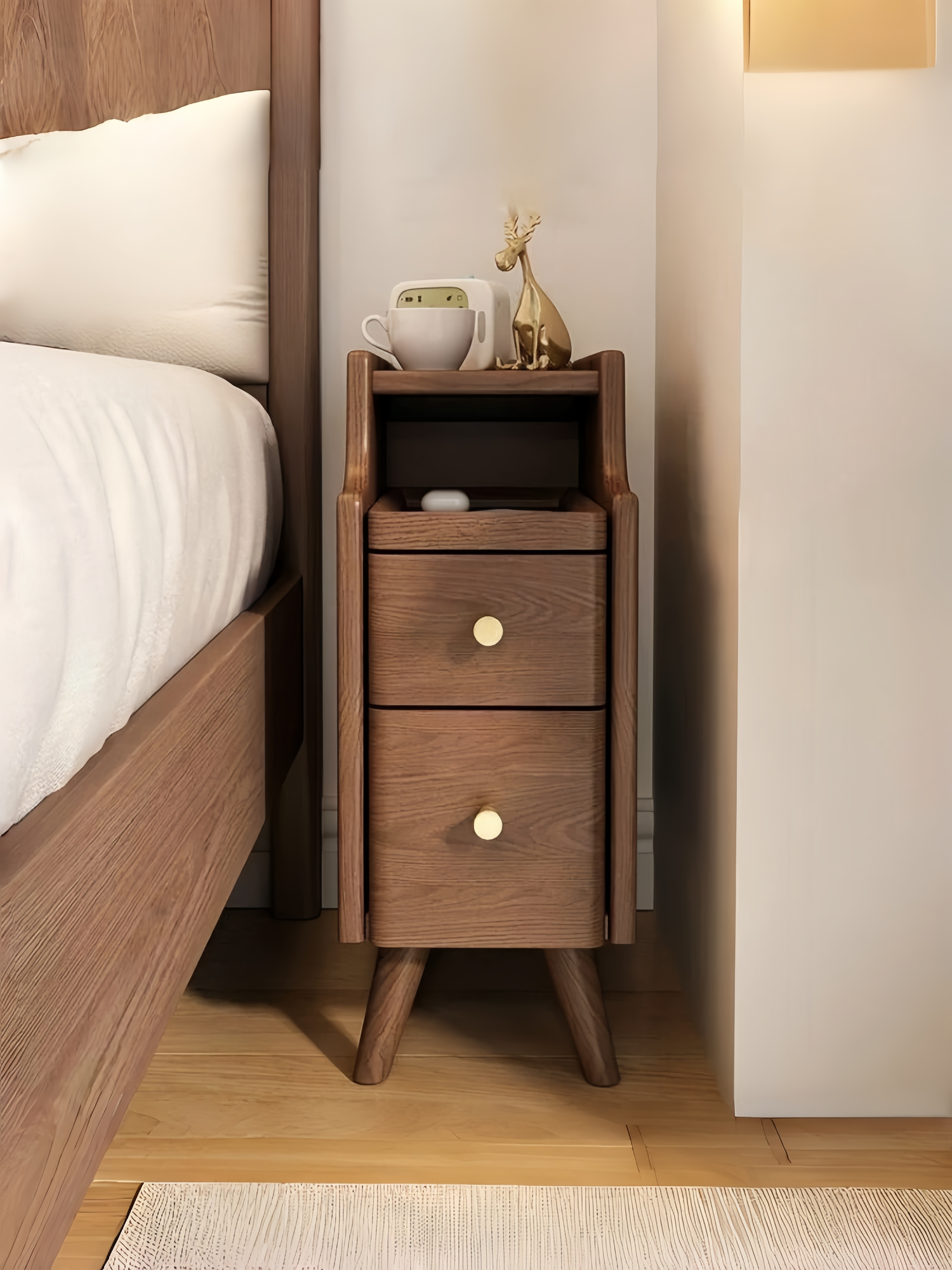 Узкий прикроватный столик из цельного дерева, цвет орех, компактная тумбочка для хранения вещей в небольш, шириной 20 см