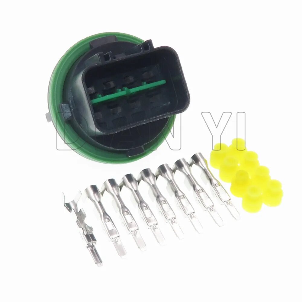 Автомобильная розетка 8-контактная HP066-08021, комплект