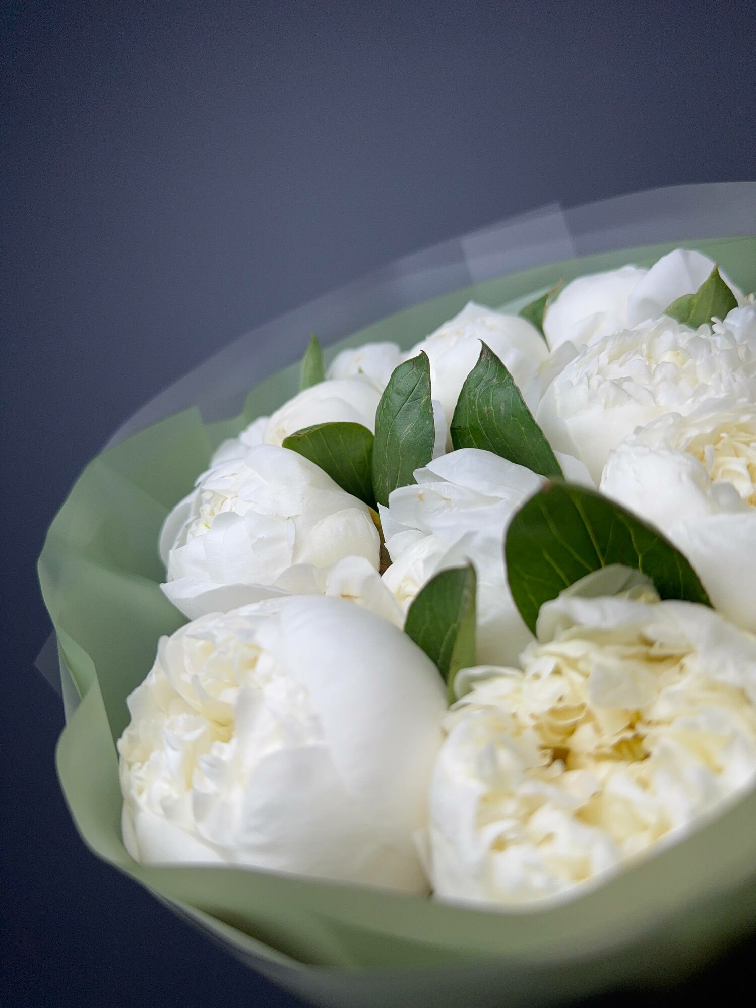 FRESH FLORA Белое Искушение – роскошный букет из пионов с доставкой