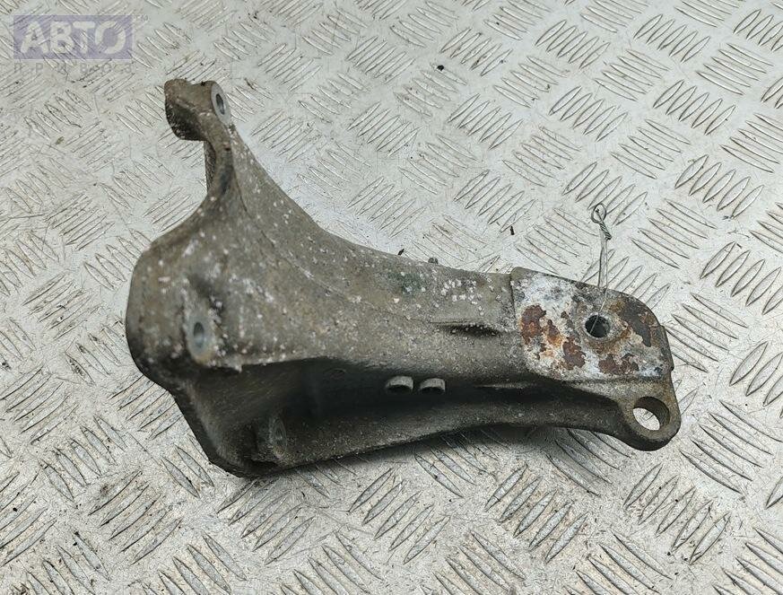 Кронштейн двигателя опорный Volkswagen Golf-3