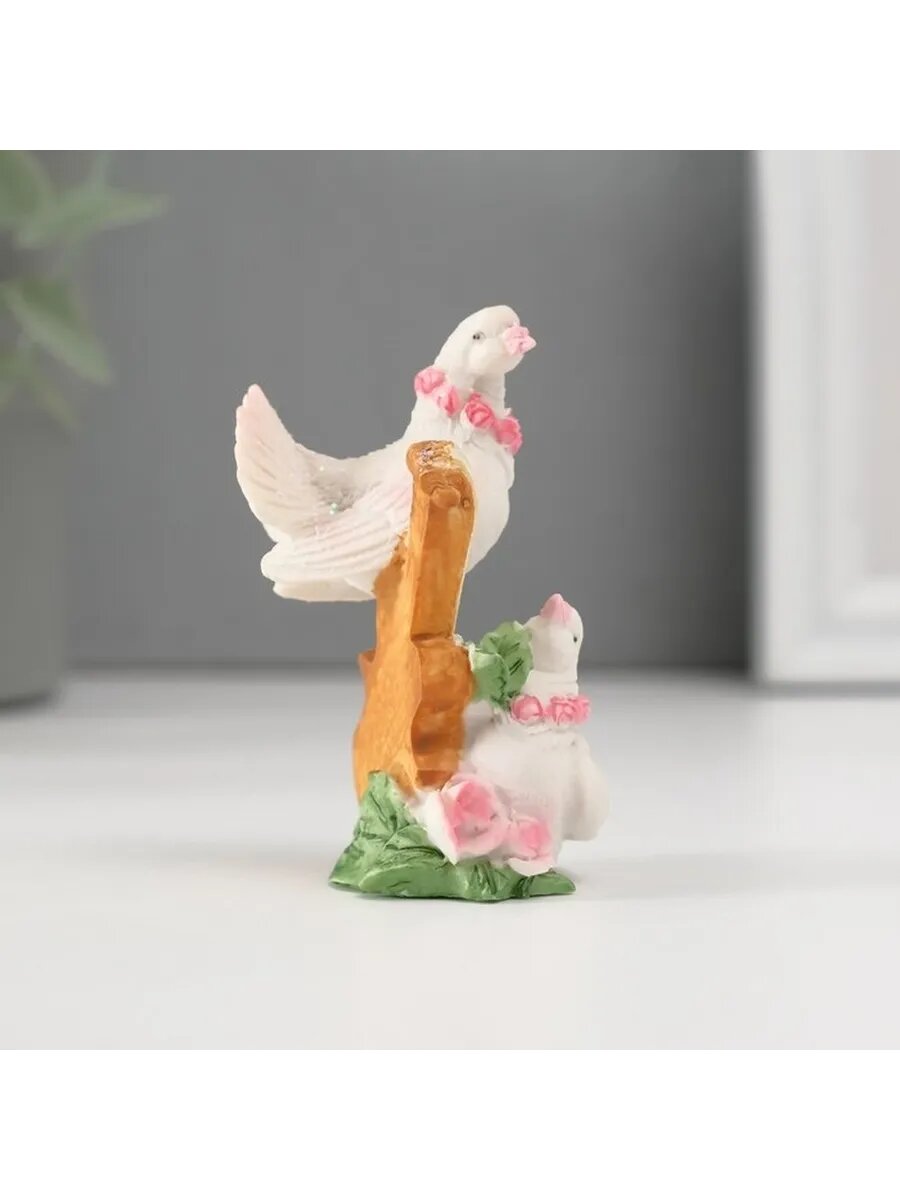 Элегантные голуби в розовом венке, 6x4 см