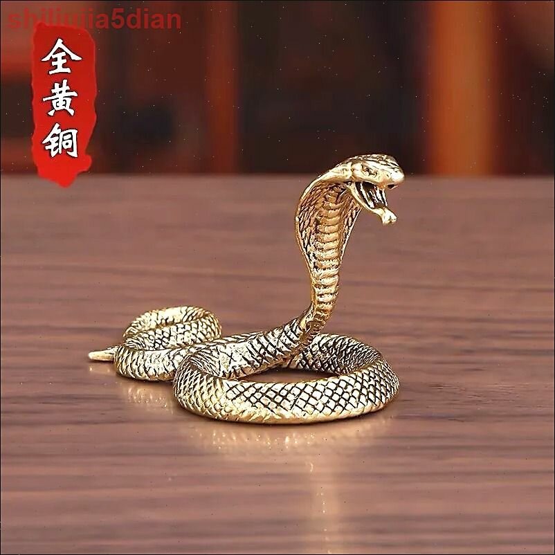 Зодиакальная змея является защитницей от злых духов и представляет собой амулет и декоративный элемент в китайском стиле.