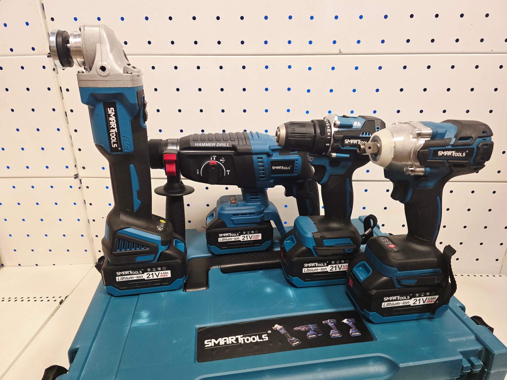 Аккумуляторный комбо-набор Smart 4 в 1 (перфоратор, ушм-болгарка, дрель-шуруповерт, гайковерт-винтовёрт), бесщеточный