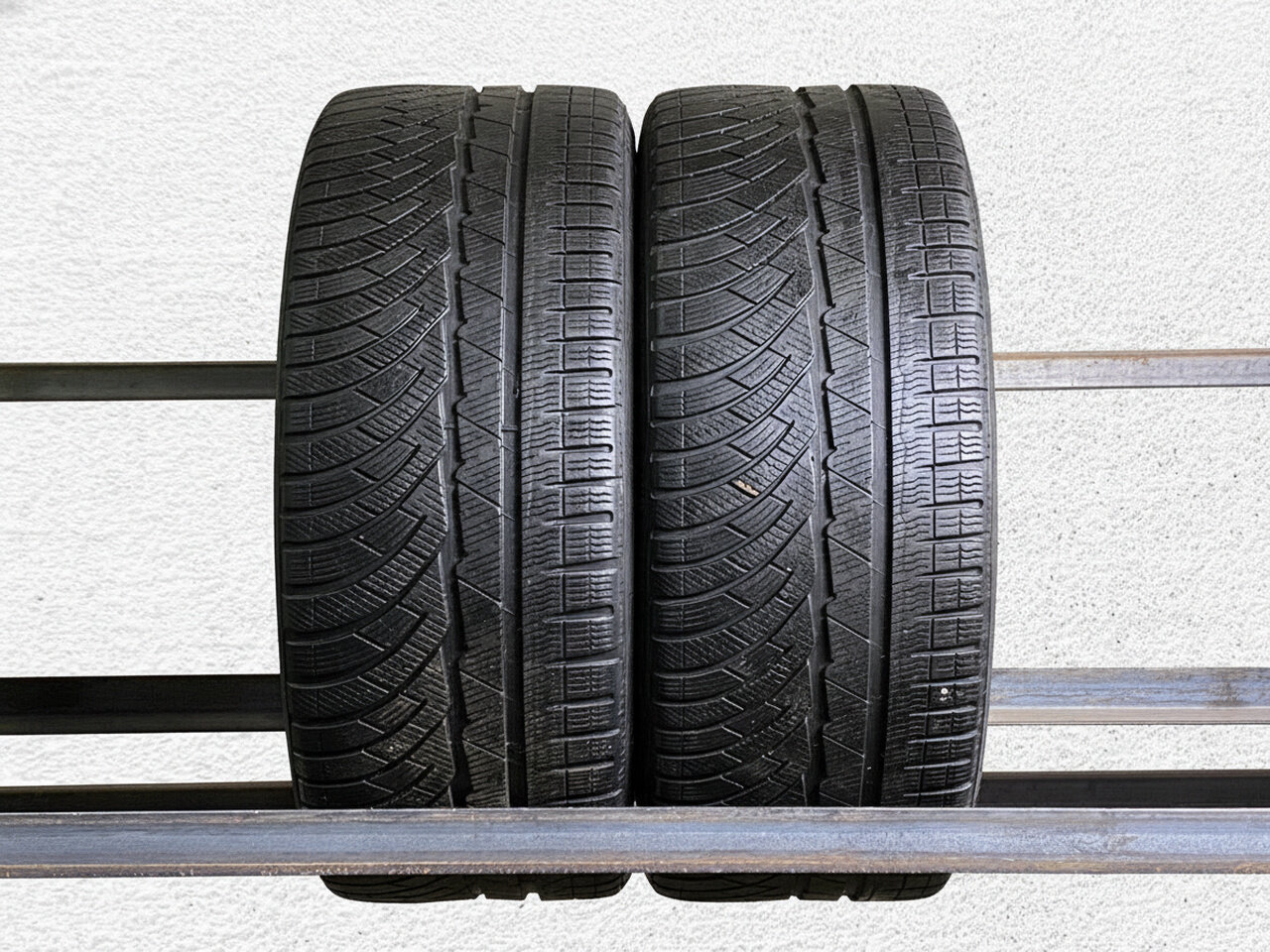 Зимние шины нешипованные Michelin Pilot Alpin PA4 235/35 R19 35% износ TSB045903
