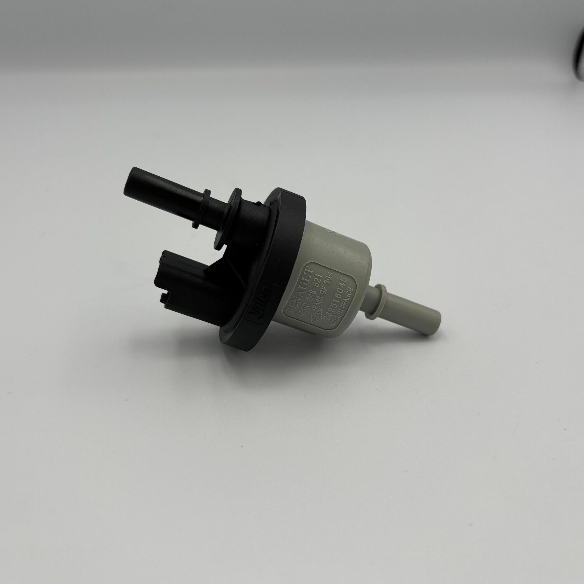 Клапан адсорбера подходит для Веста до 2022г. Renault Логан 2 Сандеро 2 Дастер Флюенс 8200248821 оригинал