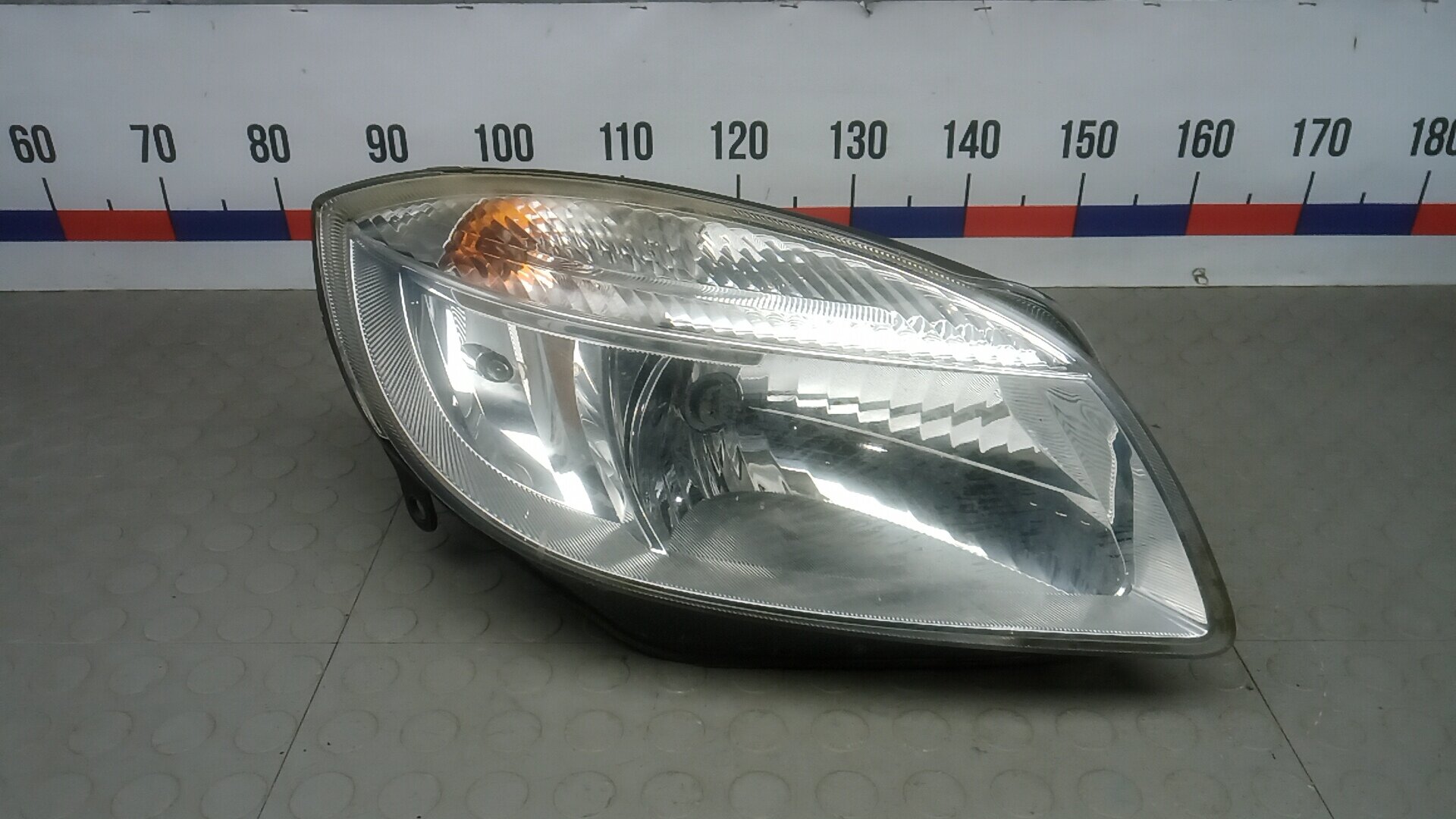 Фара правая SKODA FABIA 2, Номер 5J2941018
