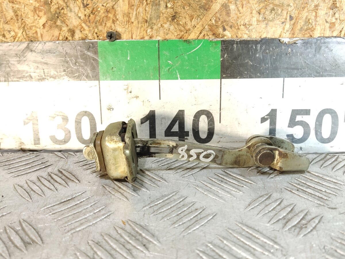 Ограничитель двери задний VAZ NIVA 212306106082000