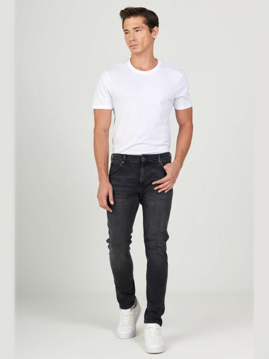 Джинсы зауженные 