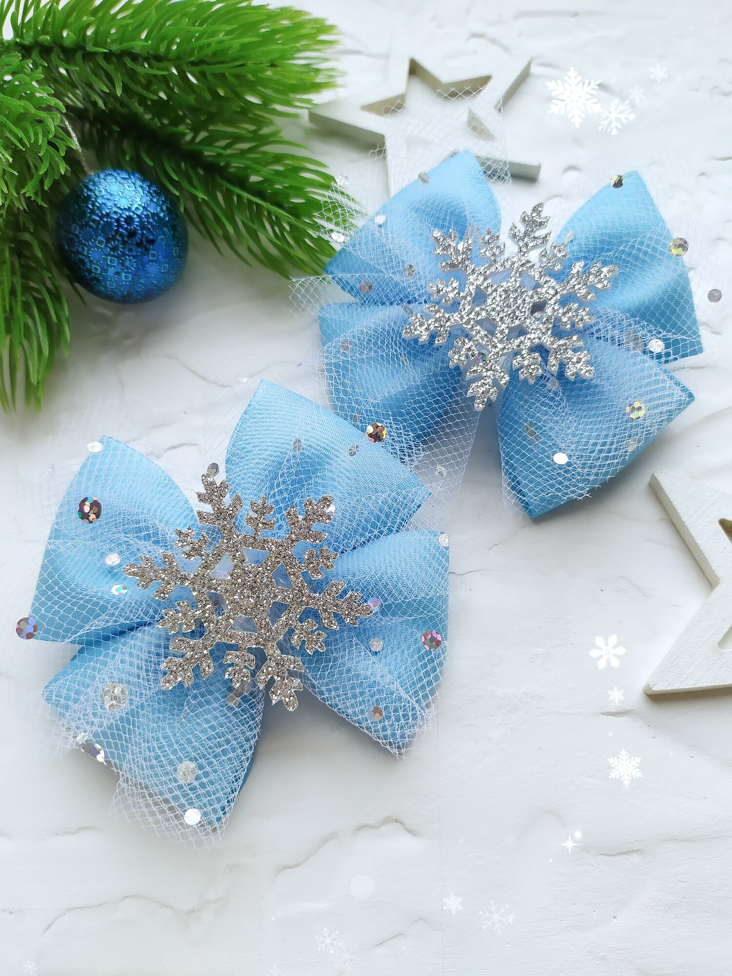 Бантики для девочек со снежинкой