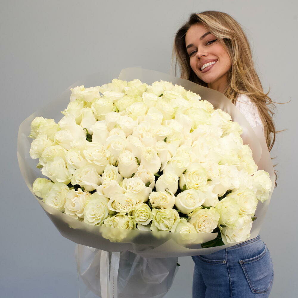 101 роскошная ароматная белая роза Премиум под красивую атласную ленту